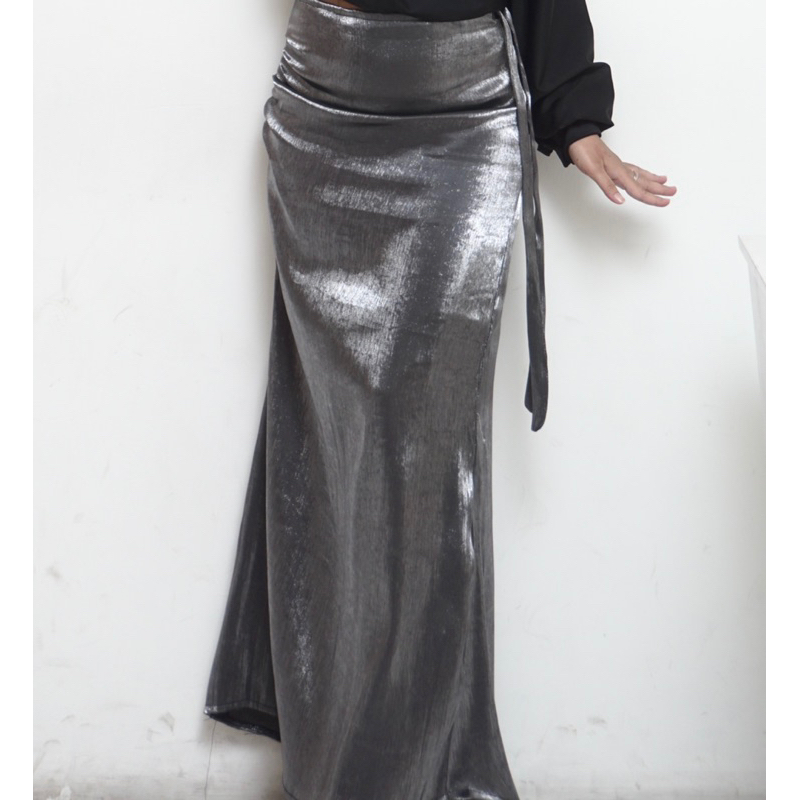 Jual Satin Skirt / Rok satin / Shimmer satin skirt | Shopee Indonesia
