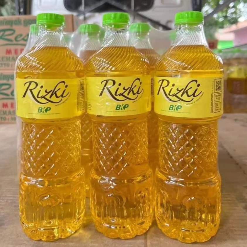 Jual MINYAK GORENG RIZKI BKP 900 ML / BOTOL | Shopee Indonesia