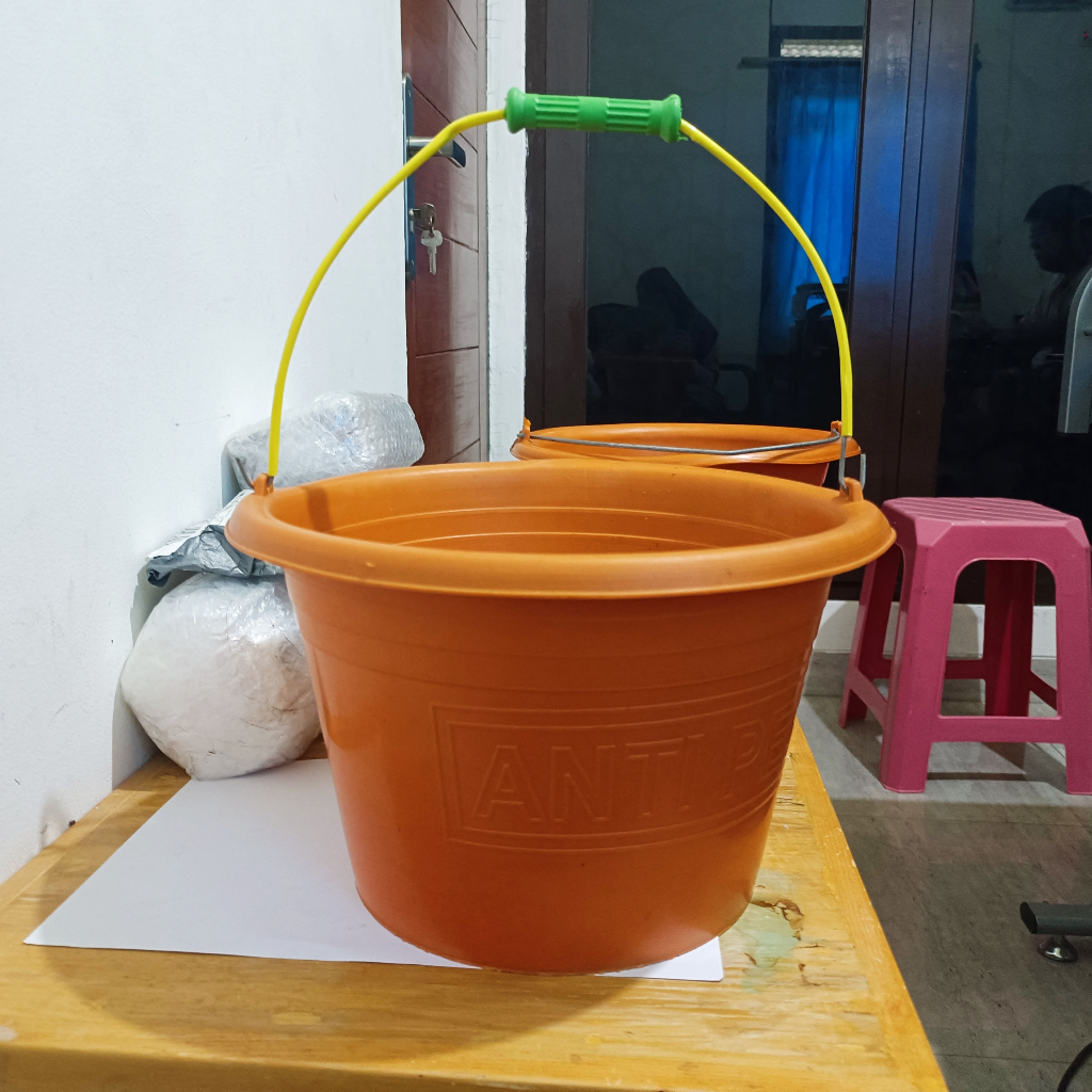 Jual Ember Oren Orange Orens Besar Kecil / Ember Tukang / Ember ...