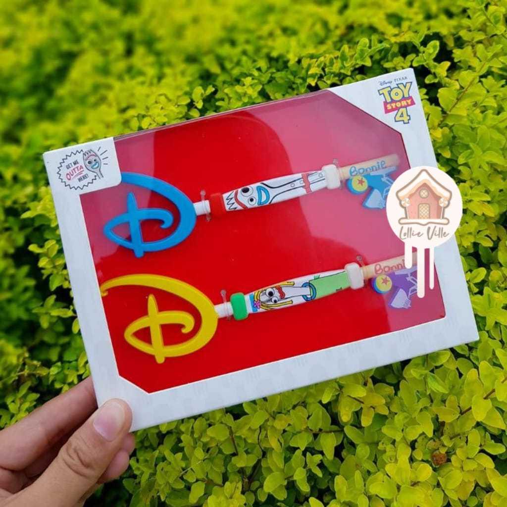 Jual Disney Toy Story 4 Forky and Karen Beverly Collectible Key Set ...