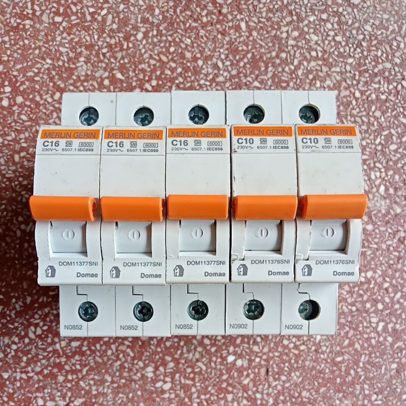 Jual MCB Merlin Gerin 16A | Shopee Indonesia