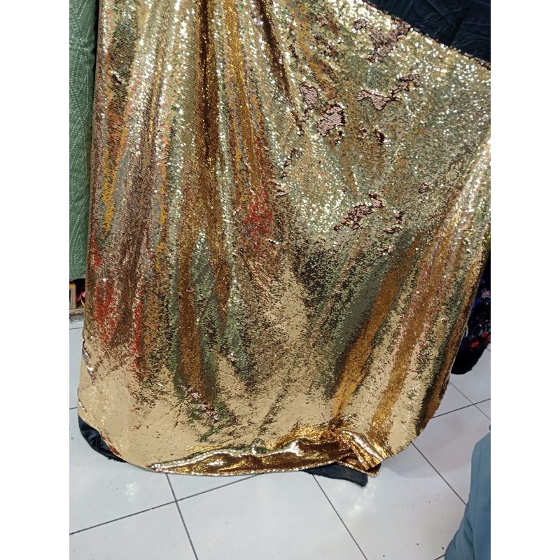Jual Bahan squin bolak balik warna 2 warna dasar Hitam | Shopee Indonesia