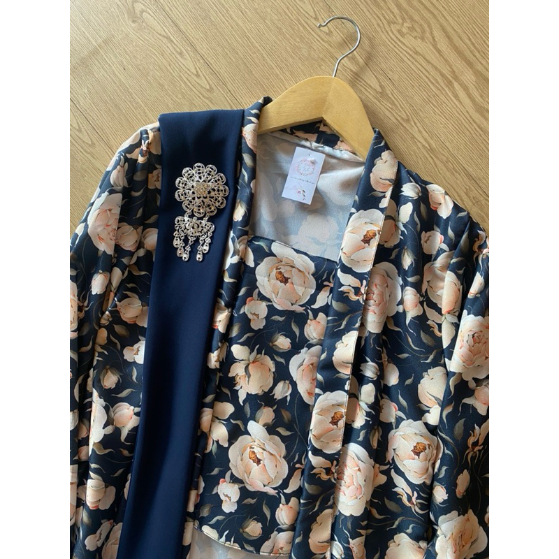 Jual Kebaya Salsabila Floral Bunga Navy Abu Silver Bridesmaids Cantik ...
