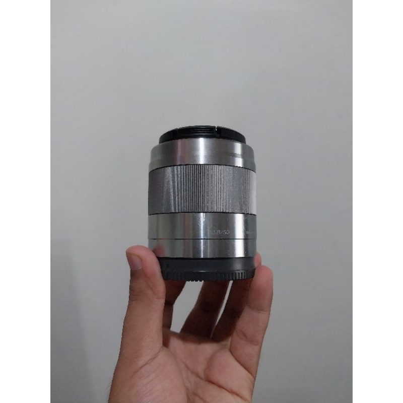 Jual Lensa FIX SONY E 50mm F1.8 OSS Silver | Shopee Indonesia