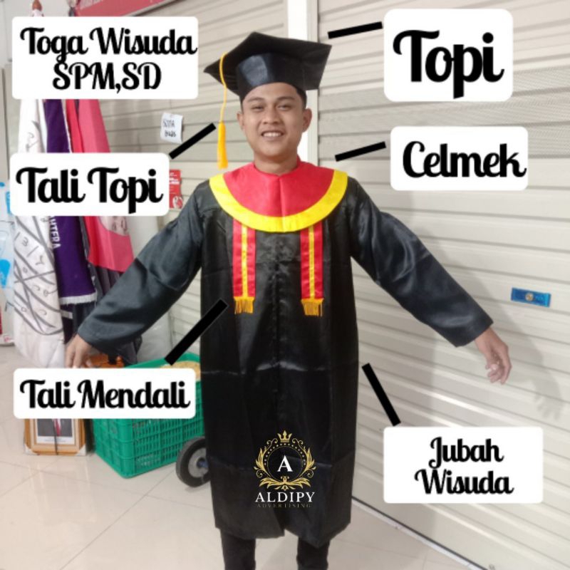 Jual Toga wisuda Anak SD Paket Lengkap, Warna Samir Merah List Kuning ...