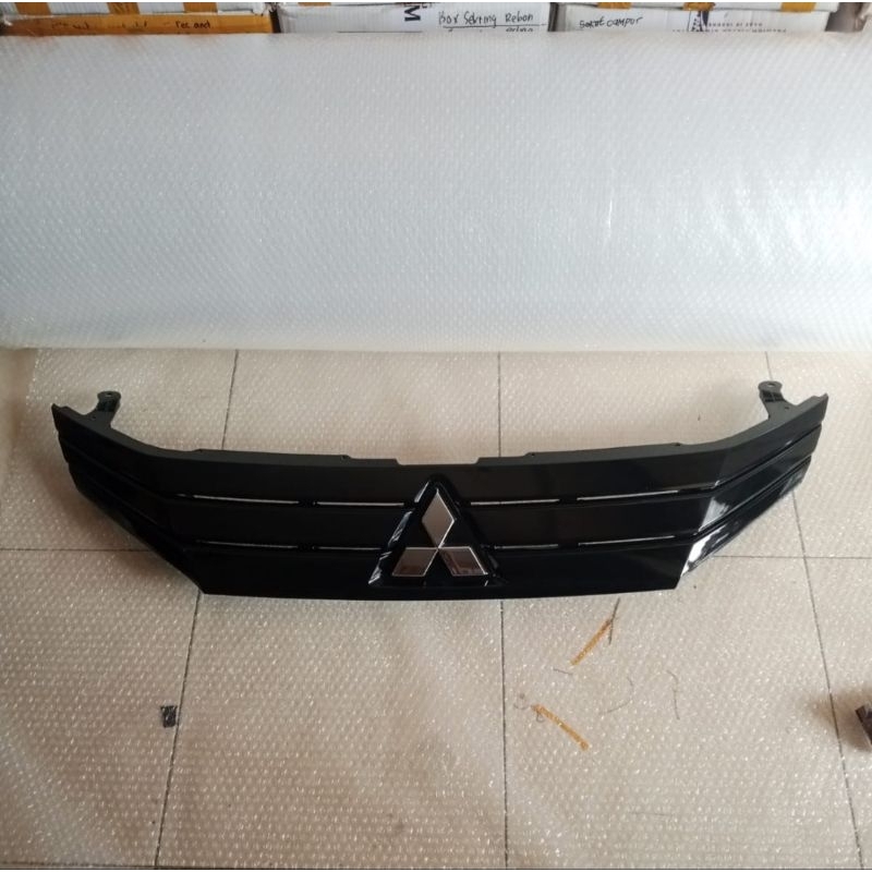 Jual GRILLE GRILL DEPAN MITSUBISHI EXPANDER 2016-2018 ORIGINAL | Shopee ...