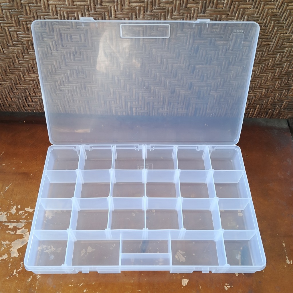 Jual Kontainer plastik box dengan sekat untuk parts model kit | Shopee ...