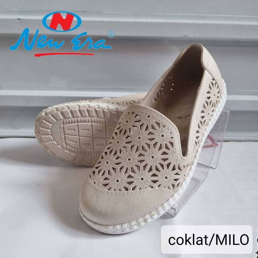 Jual sogo ATT SWN 526 & NEW ERA LB 12001 Sepatu Slip On Wanita Karet ...