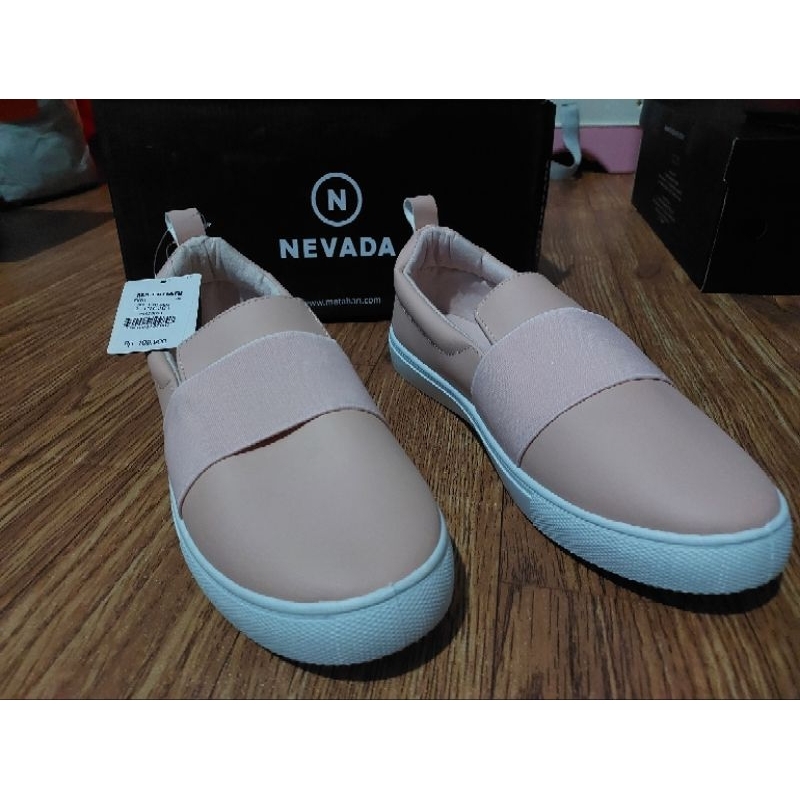 Jual Nevada Sepatu Slip On With Stretch Strap Wanita size 38 warna ...