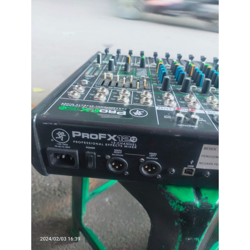 Jual mixer mackie Mixer MACKIE pro FX 12 V2 PROFX12V2 bekas second ...