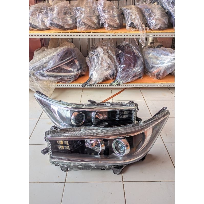 Jual headlamp lampu depan Innova reborn type V & Venturer | Shopee ...