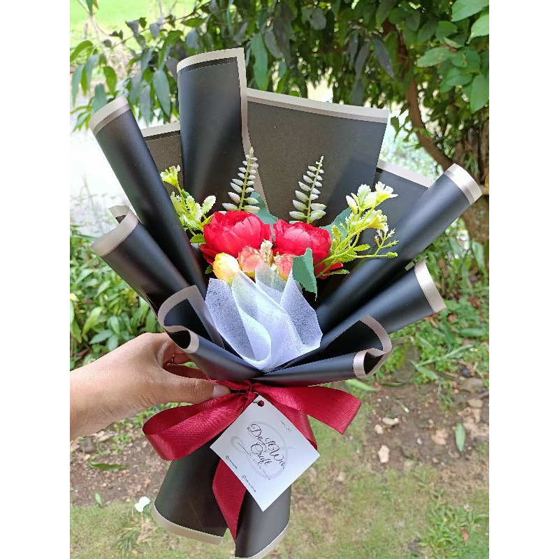 Jual Buket bunga kertas warna hitam + extra packing | Shopee Indonesia