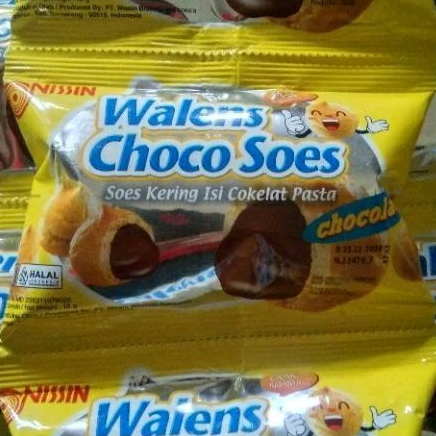 Jual ecer Walens Choco Soes 16 gr sachet Snack Halal Enak Soes kering ...