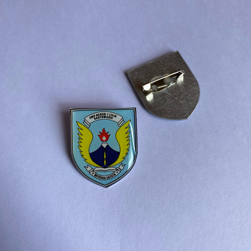Jual Pin Custom Logo Desain Bebas | Pin bros resin cembung pakai peniti ...