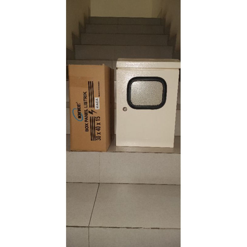 Jual Box Panel Ionee 30x40x15 Topi dan Kaca Kunci Putar cocok Untuk ...