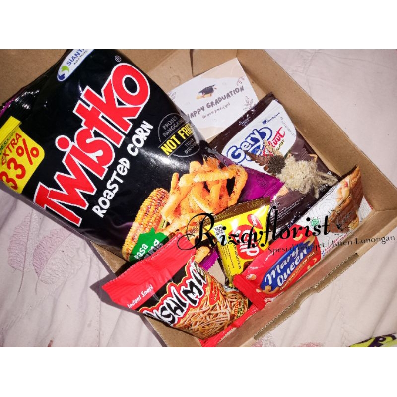 Jual hampers Snack | gift box | kado ulangtahun| wisuda (free mini ...