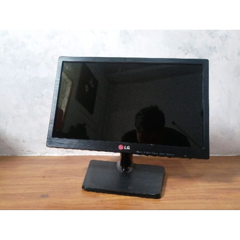 Jual Monitor LG 16 Inci Widescreen bekas second | Shopee Indonesia