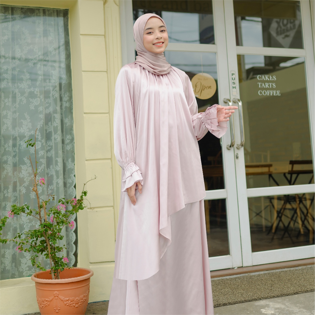 Jual Lozy Hijab - Satine Tunik Set (One Set Silk Rok & Tunik) | Shopee ...