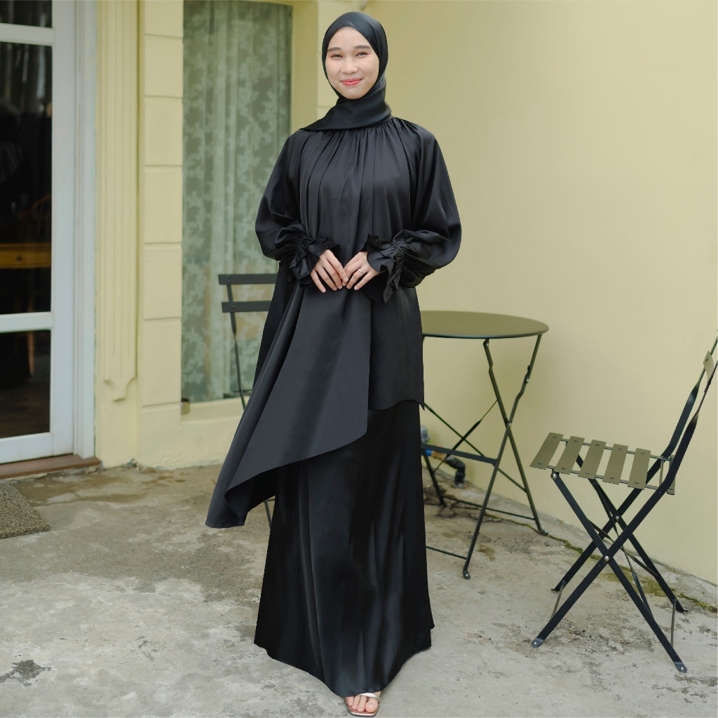Jual Lozy Hijab - Satine Tunik Set (One Set Silk Rok & Tunik) | Shopee ...