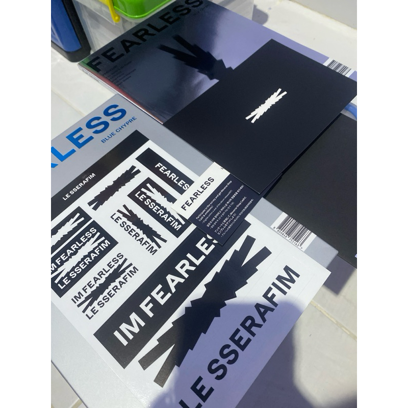 Jual lesserafim fearless blue chypre album only | Shopee Indonesia