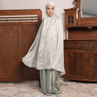 Jual Lozy Hijab - Lesti Prayer Set (Mukena Motif Silk 2in1 Lozy x Lesti) | Shopee Indonesia
