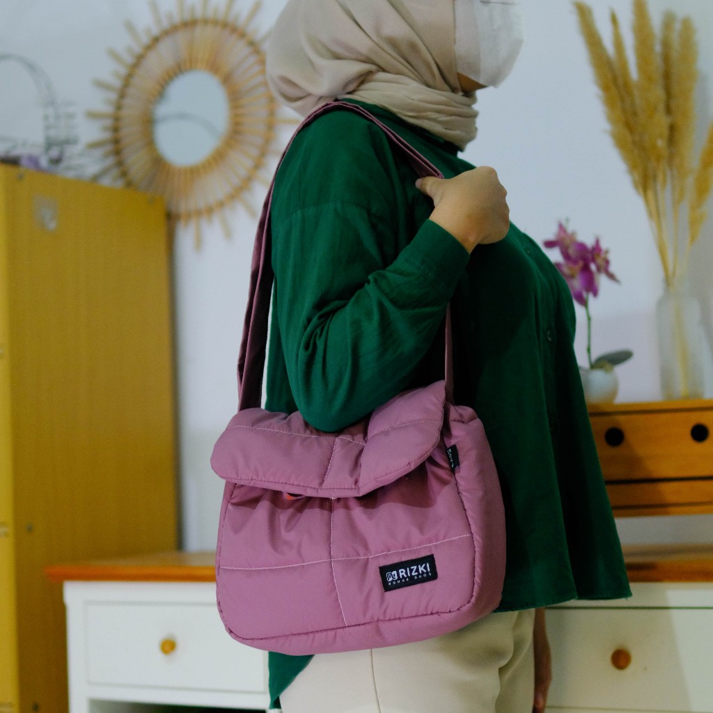 Jual Tas wanita Puffy Pillowbag Puffbag Slingbag Korea Lucu - Pink ...