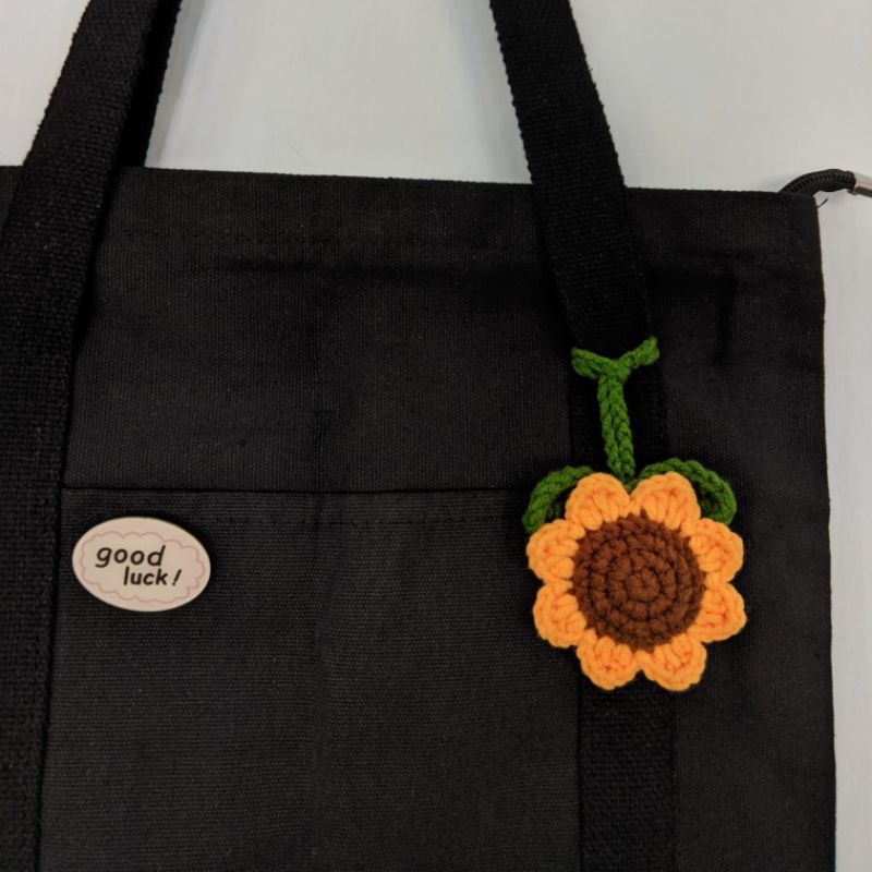Jual Sunflower Bag Charm Crochet | Shopee Indonesia