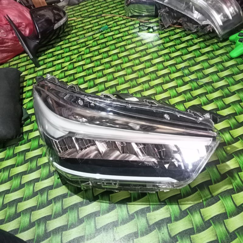 Jual head lamp toyota raize copotan original | Shopee Indonesia