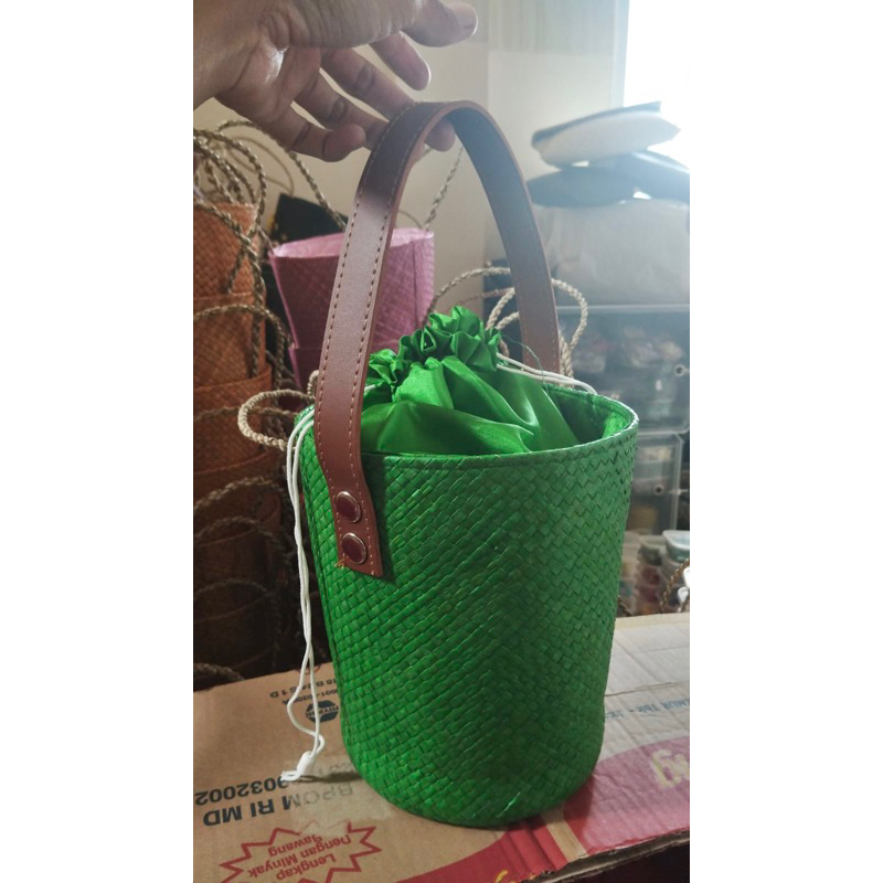 Jual READY Tas pandan parcel EMBER POLOS GAGANG SATU VINYL tas hampers ...