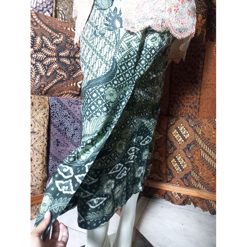 Jual Rok Batik Span dan Wiru Ekor Merak Hijau Sage Merah Biru Navy ...