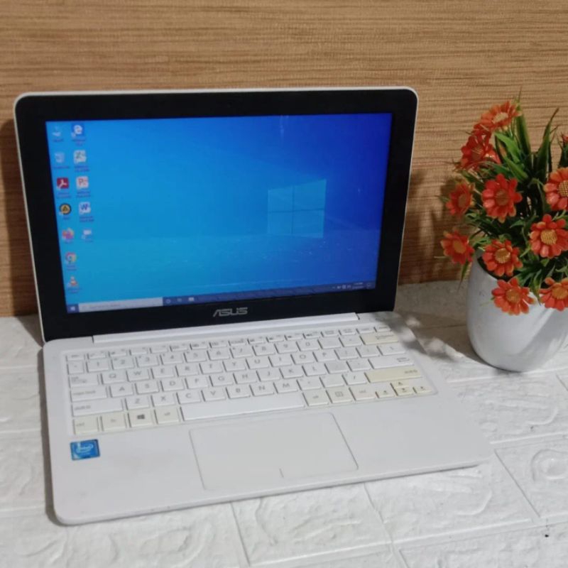 Jual NOTEBOOK ASUS E202S | Shopee Indonesia