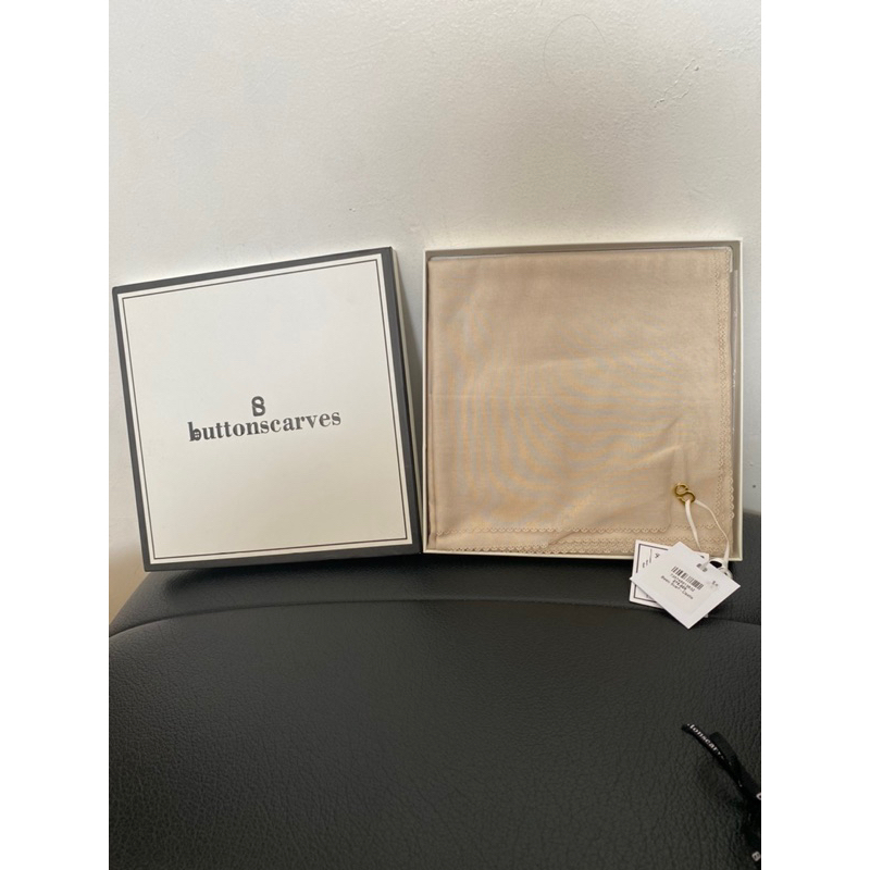 Jual basic scarf buttonscarves - castle ( preloved/pernah dipakai ...