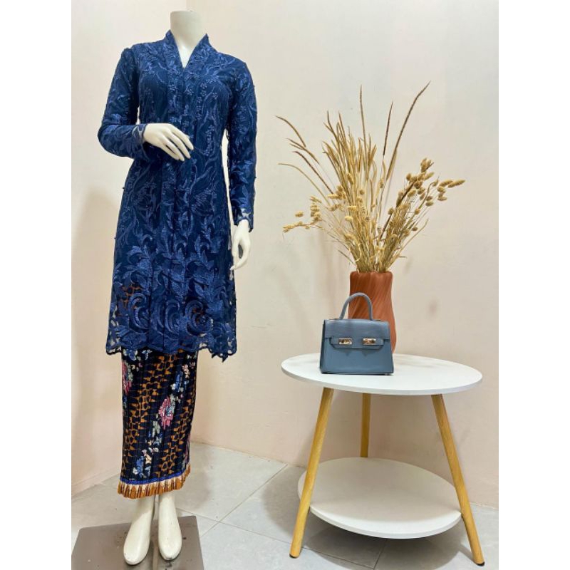 Jual SETELAN KEBAYA KARTINI TILE/ KEBAYA MEWAH/ KEBAYA LAMARAN/ KEBAYA ...