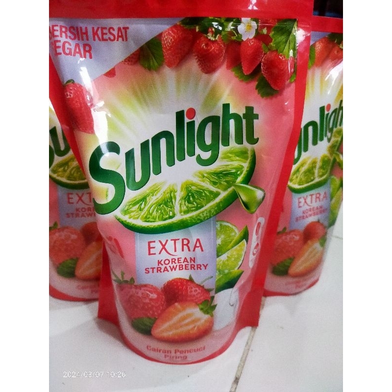 Jual SUNLIGHT EXTRA KOREAN STRAWBERRY 600 ml | Shopee Indonesia