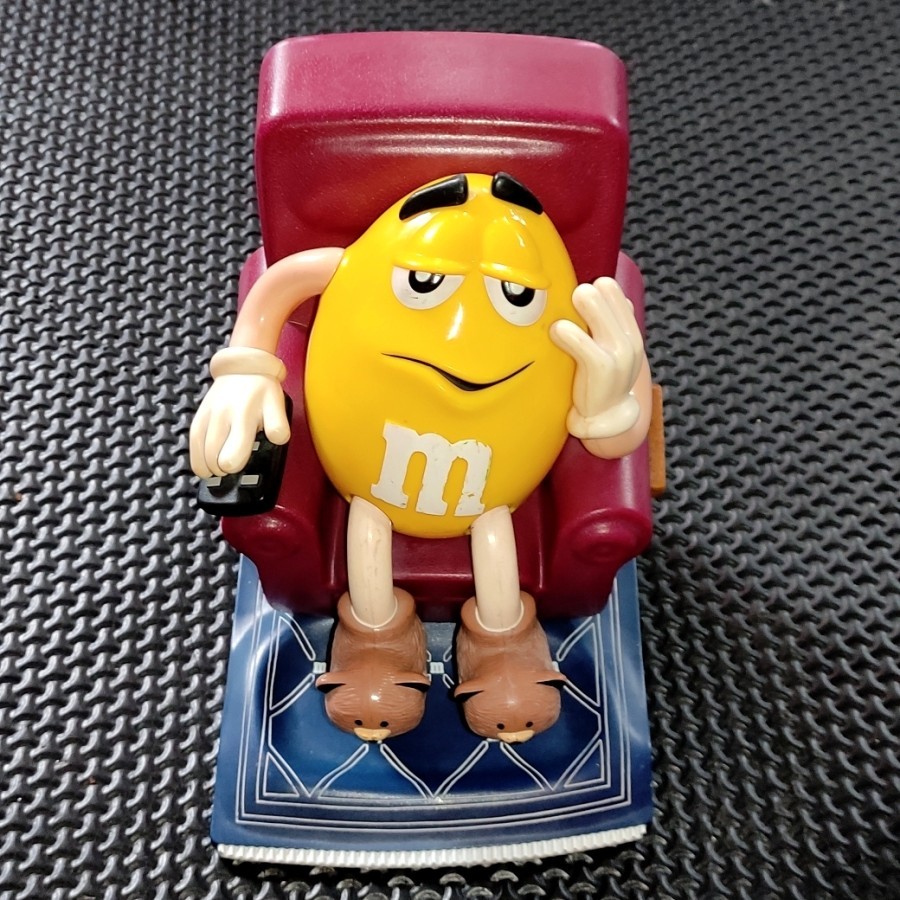 Jual m&m's figure - yellow lazy boy - m&m figure candy dispenser ...