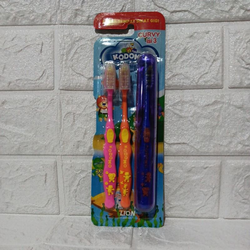 Jual KODOMO SIKAT GIGI CURVY ISI 3 | Shopee Indonesia