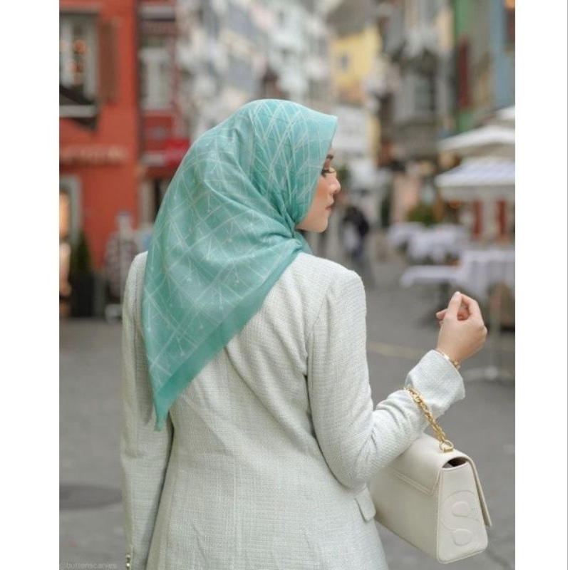 Jual Buttonscarves Louvre | Shopee Indonesia