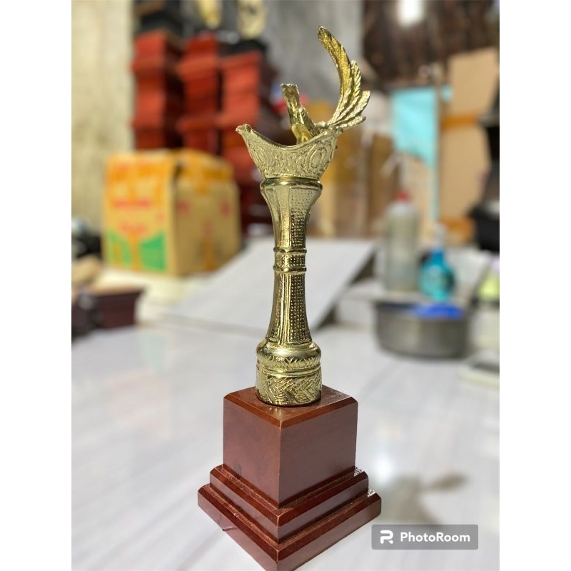 Jual Trophy Piala Logam Motif Obor Murai Batu Tinggi +- 39 cm Anti ...