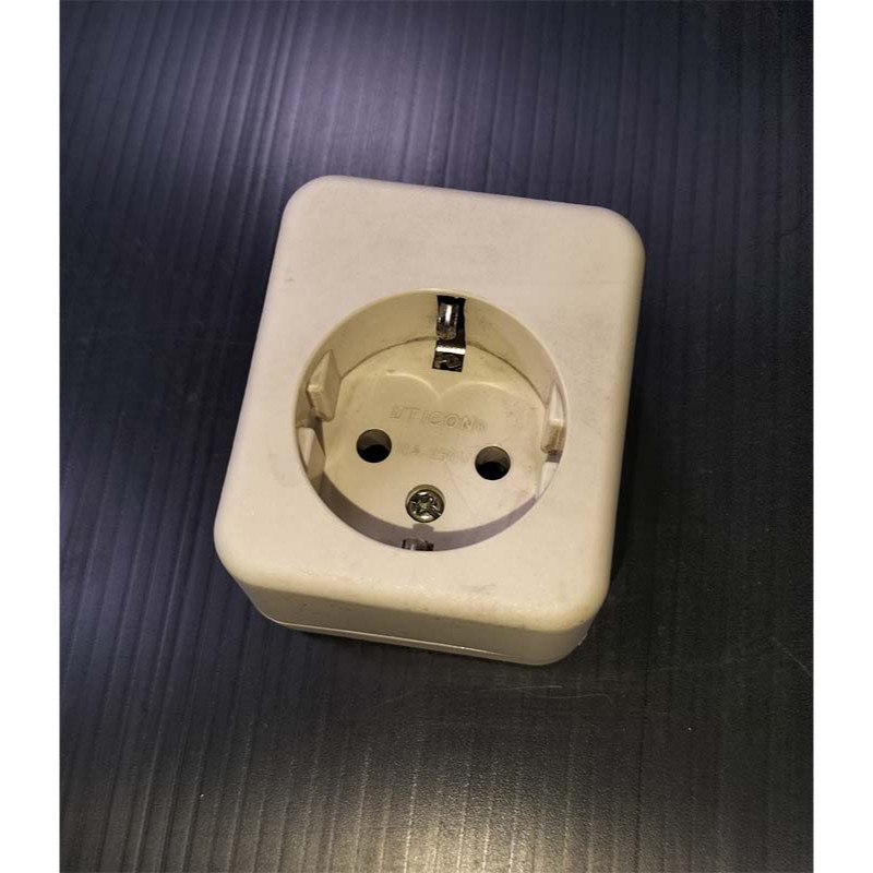 Jual Stop Kontak Listrik Lubang 1 Outbow Putih Terminal Kuningan Stop ...