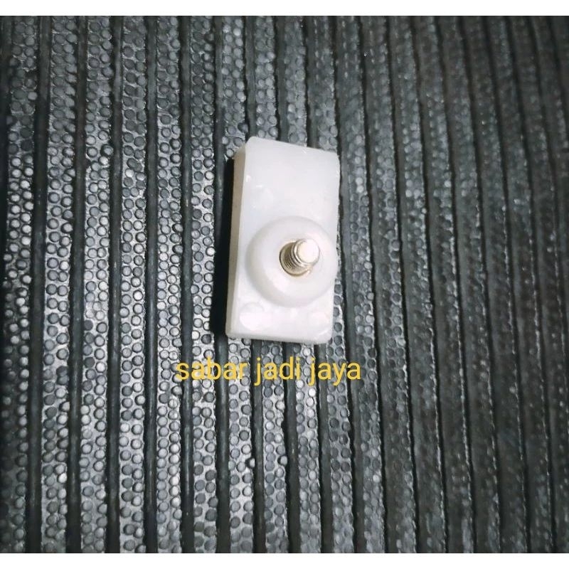 Jual plastik kancing dudukan kaca pintu canter | Shopee Indonesia