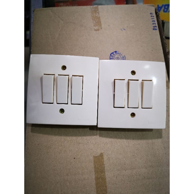 Jual saklar lampu Broco isi 3 / sakelar triple broco | Shopee Indonesia