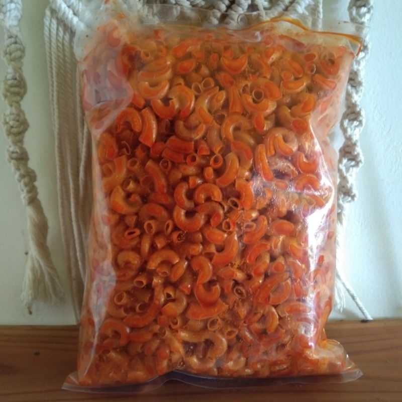Jual makanan ringan makaroni CIKRUH pedas kemasan 500gram kriuk ...