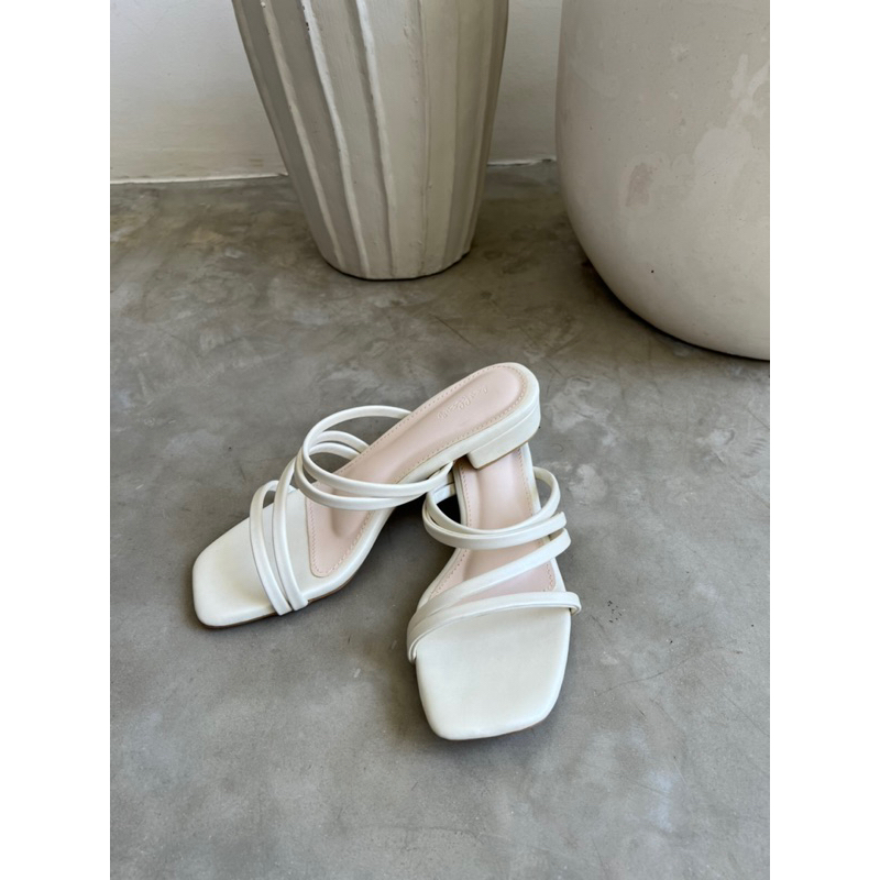 Jual PEARL Sandal #sandal casual putih Hak 3cm | Shopee Indonesia