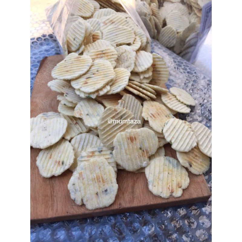 Jual keripik Gapit Rasa Bawang 250g.Cemilan Khas Cirebon | Shopee Indonesia