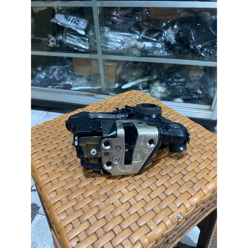 Jual Door lock innova 2004-2015/ alphard 2004-2012 / altis 2004-2012 ...