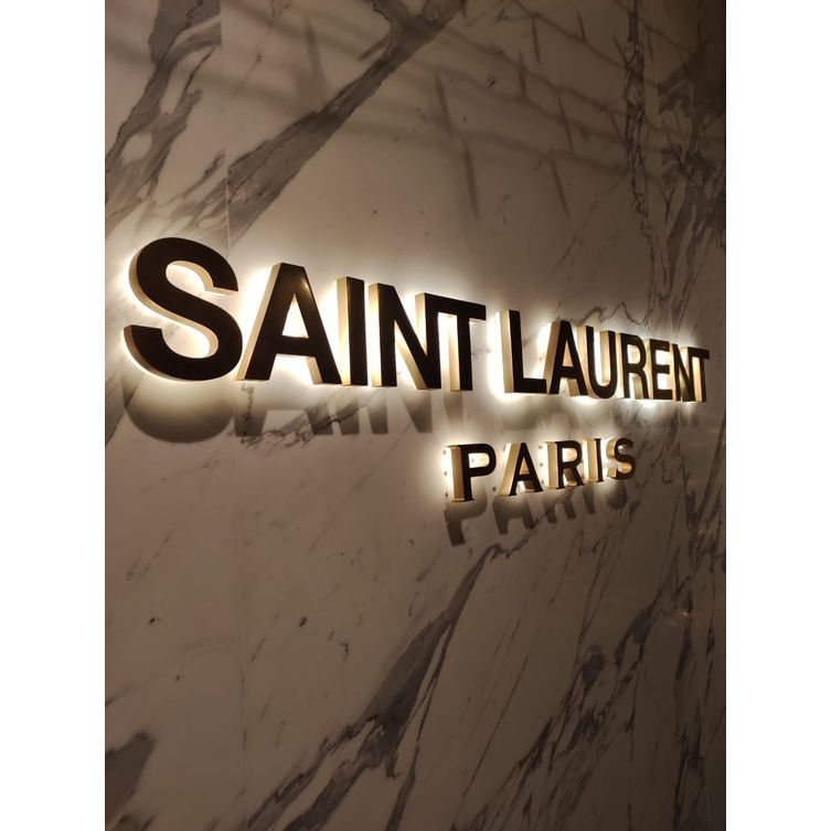 Jual Papan Nama Acrylic Timbul Mirror Backdrop 3D Logo Silver Gold ...