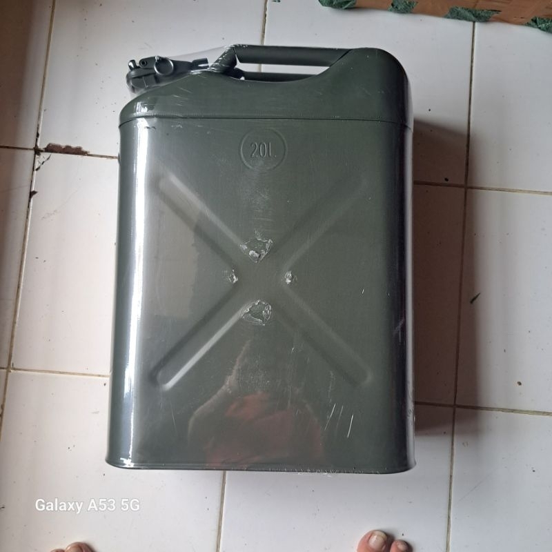 Jual jerigen bensin solar besi 20L hijau+corong merah | Shopee Indonesia