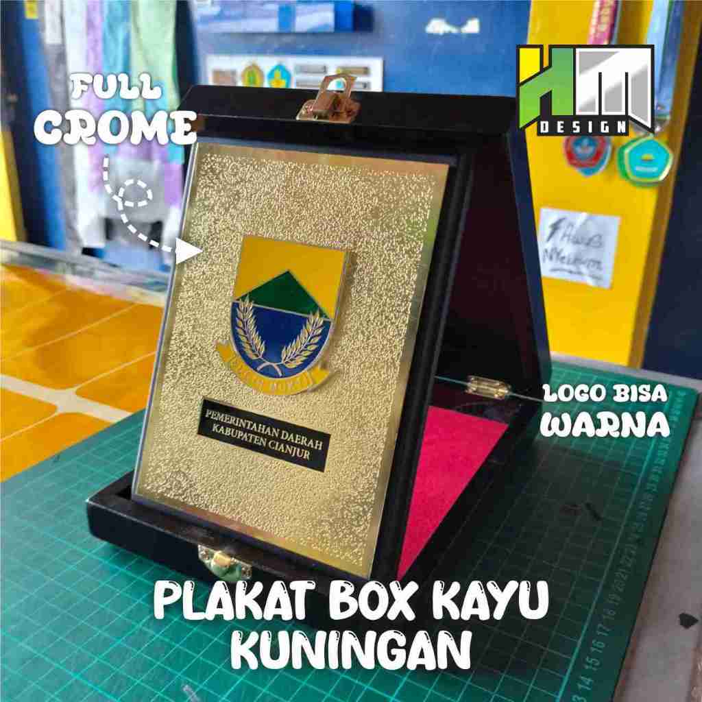 Jual PLAKAT BOX KAYU KUNINGAN BESAR | PLAKAT BOX KAYU BESAR | Shopee ...