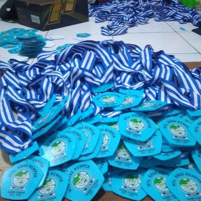 Jual MEDALI UV + TALI / MEDALI ACRILIC RESIN + TALI / MEDALI GRADUATION ...