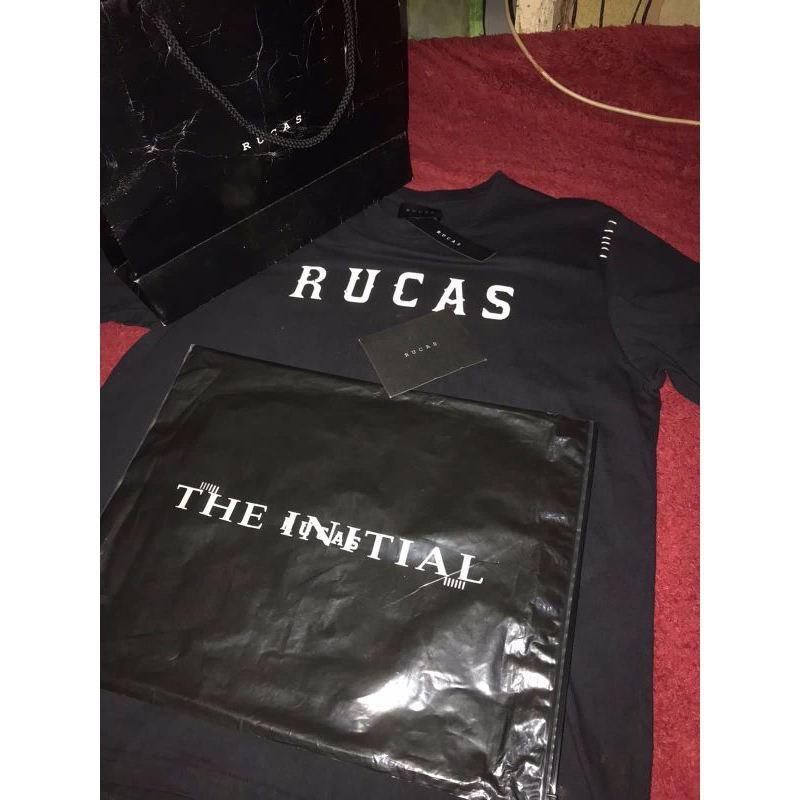 Jual RUCAS initial black tee | Shopee Indonesia